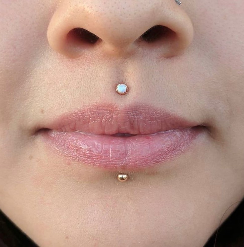 Double Inverse Vertical Labret