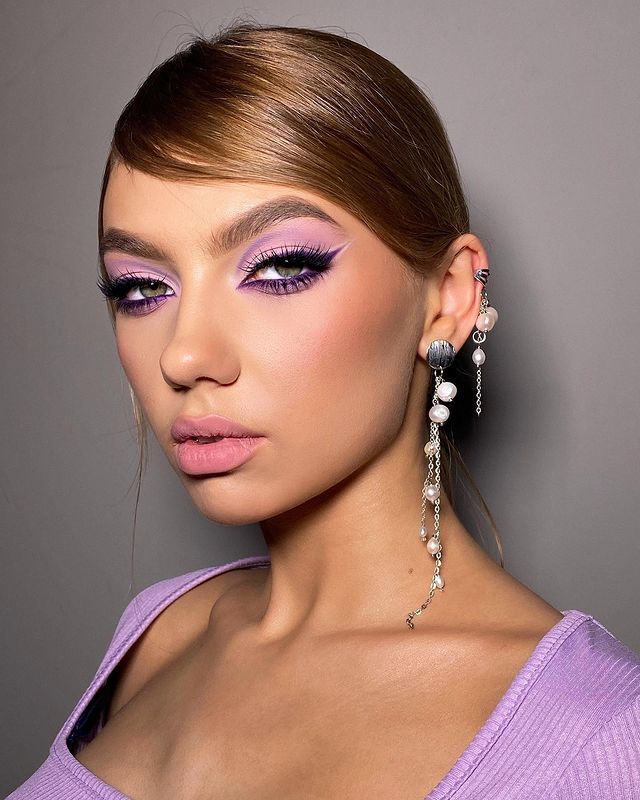 What Color Makeup Goes With A Purple Dress